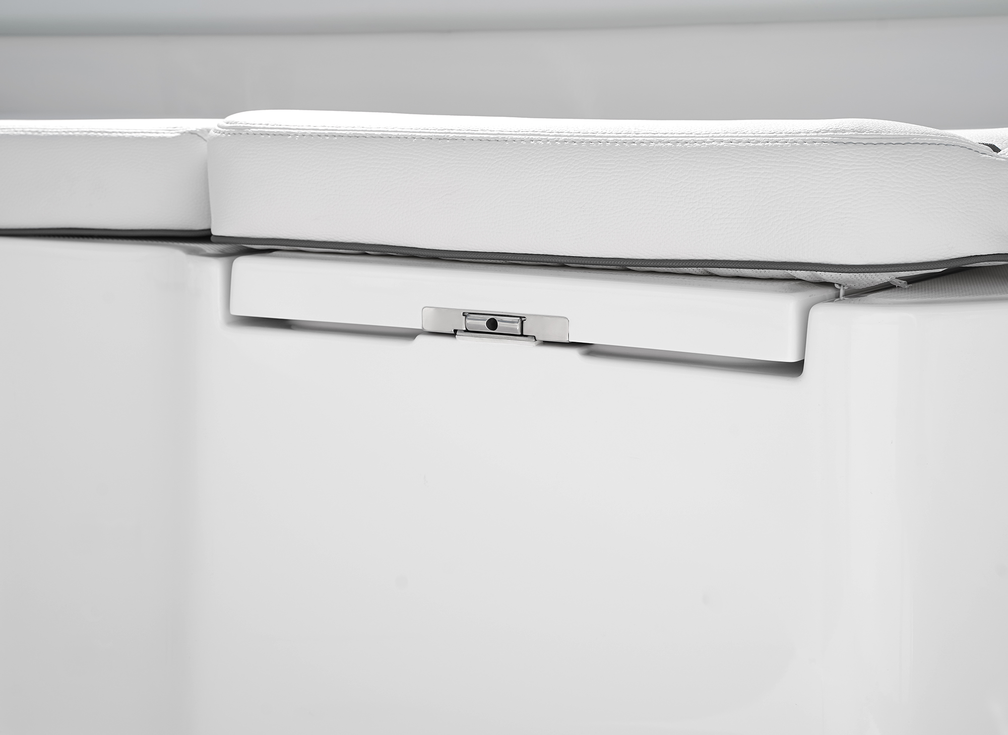 SEAT LATCH