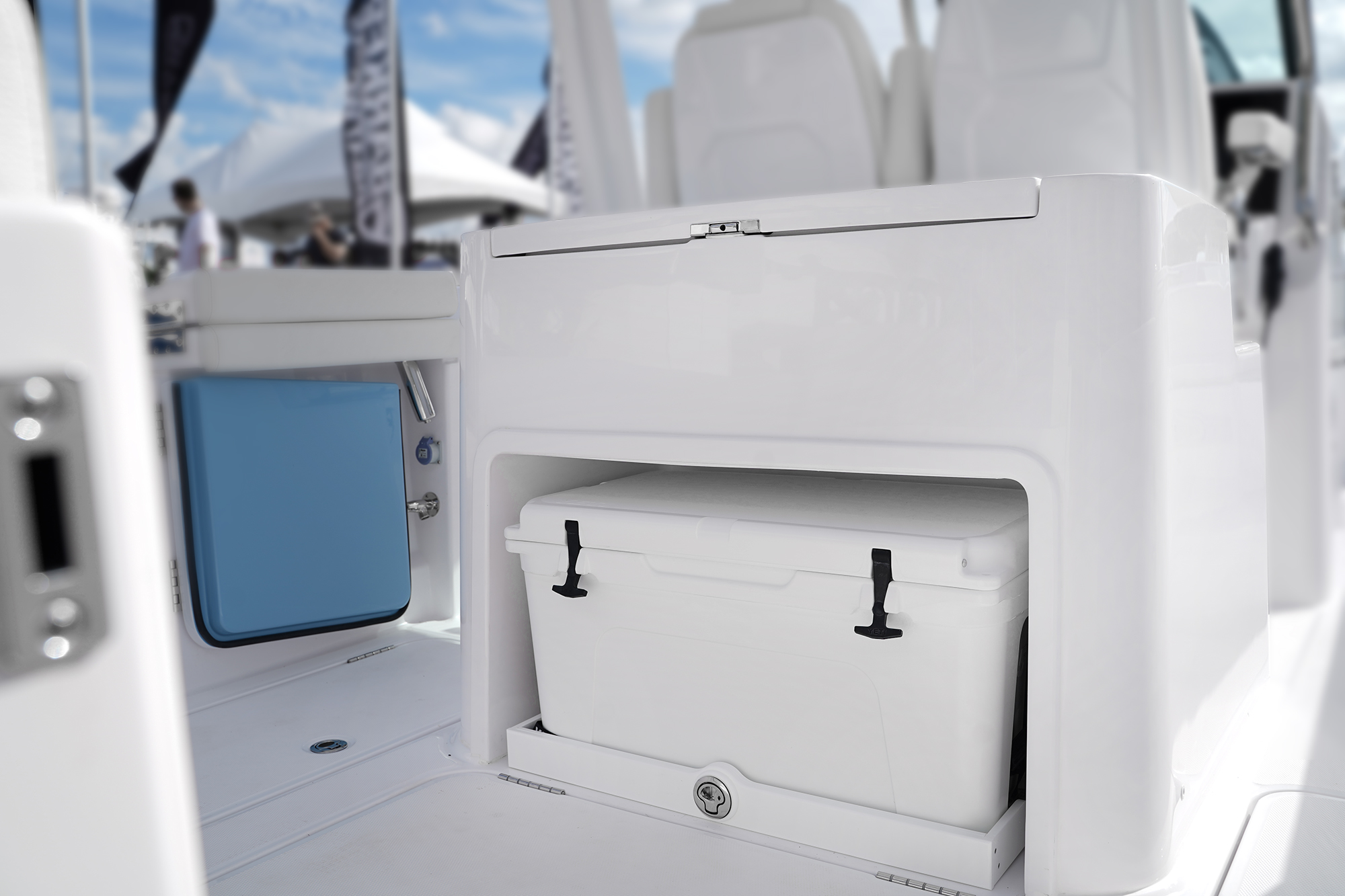 SEAT LATCH